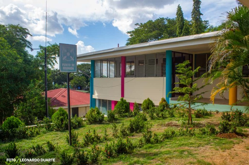 Academia de Idiomas Héroe Brian Wilson para 1360 protagonistas