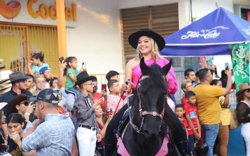 Desfile hípico de León inicia celebración del 44 aniversario de la ...