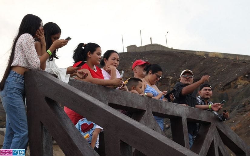 Familias disfrutan de tardeada en el Parque Volcán Masaya